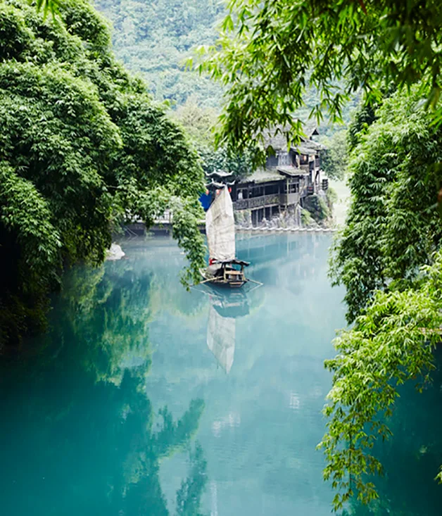 Cruising the Yangzi River, Where Old Meets New
