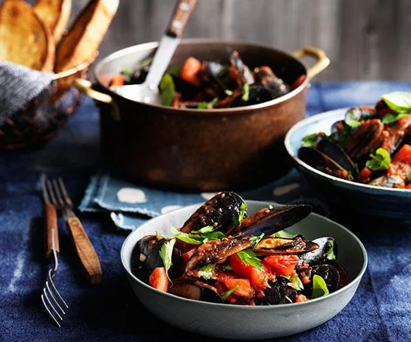 Mussels with Chilli, Garlic and White Wine