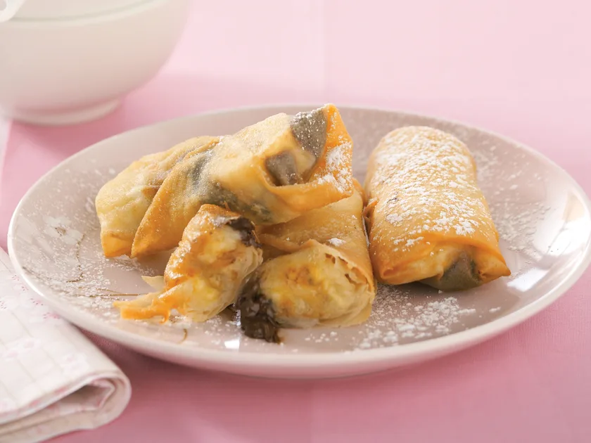 Banana and chocolate spring rolls