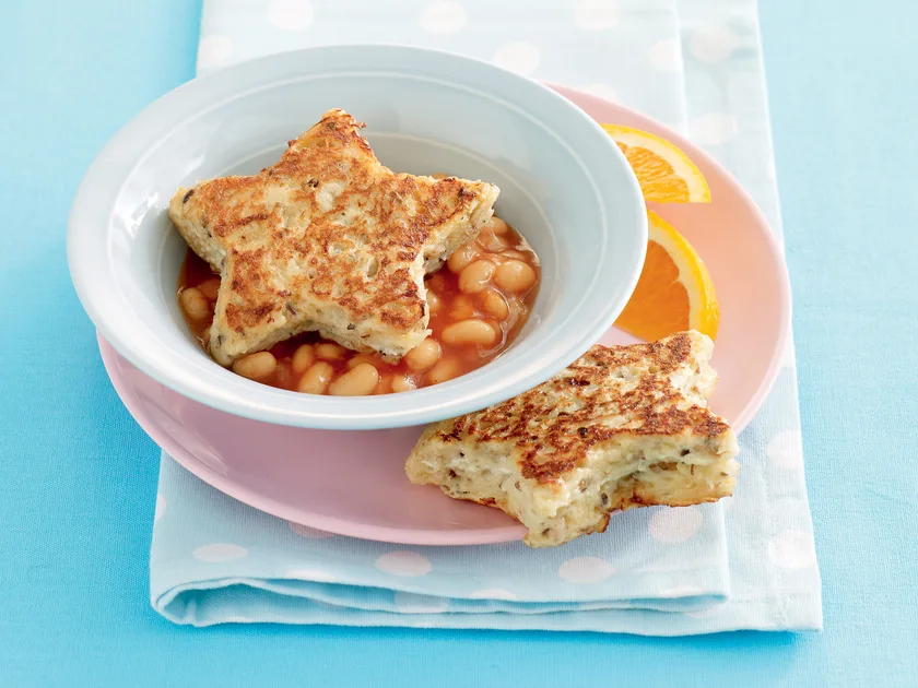 Cheesy star french toast with baked beans