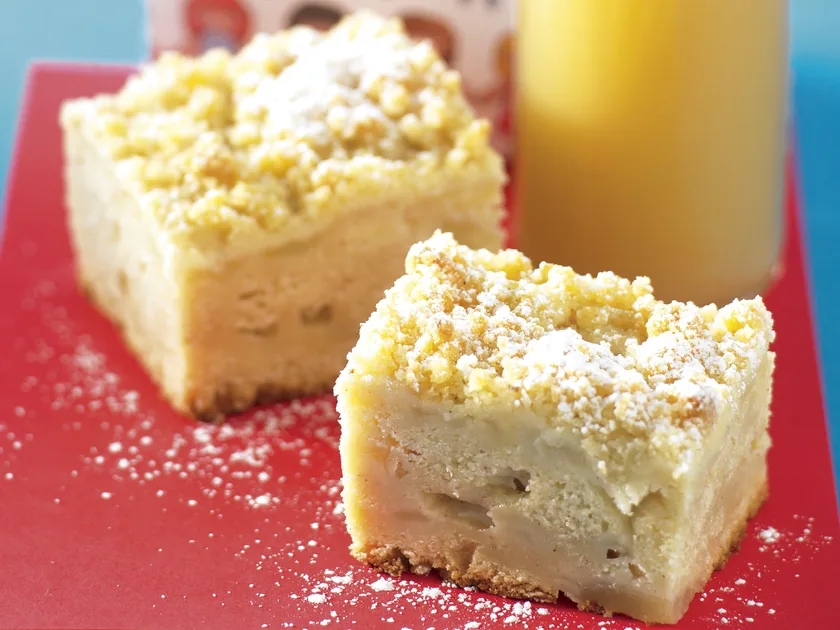 Apple, cinnamon and sour cream squares
