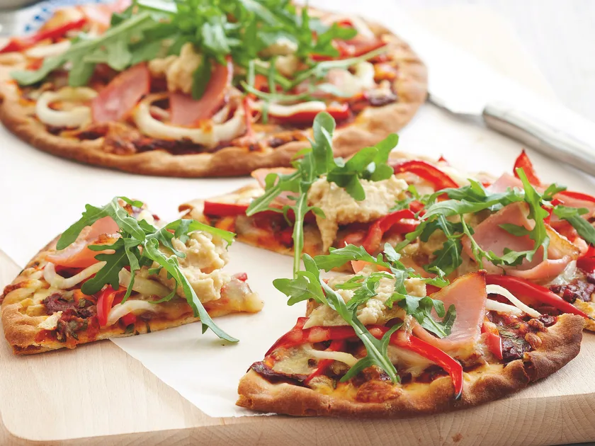 Bacon pizza with rocket