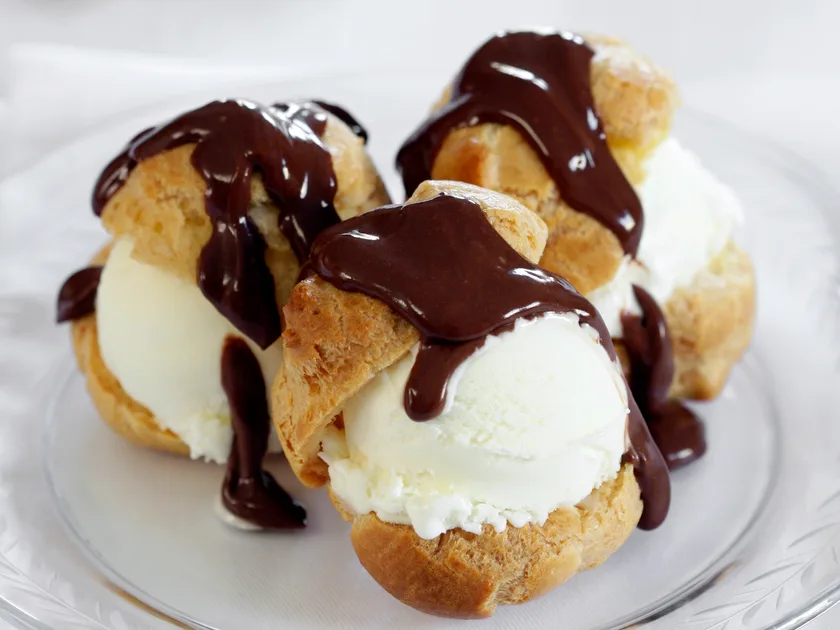 Profiterole ice cream puff with chocolate sauce recipe