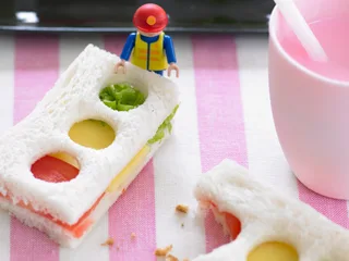 Exciting traffic light-shaped sandwiches recipe