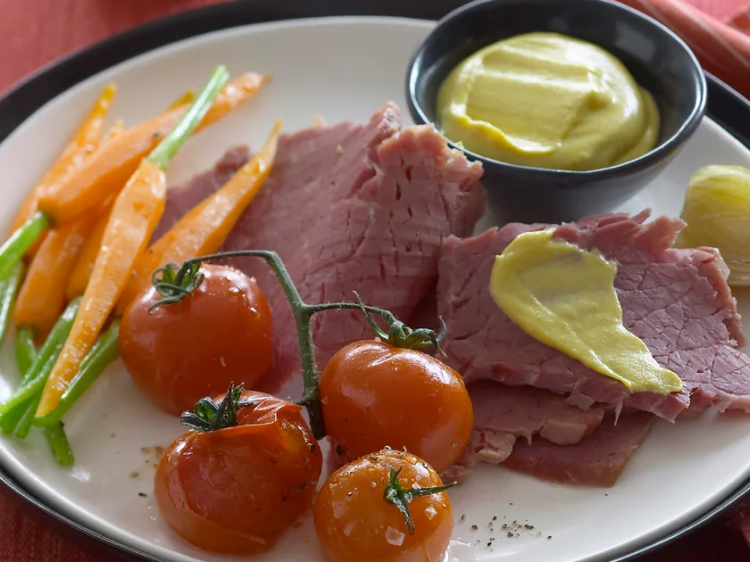 Corned beef with truss tomatoes