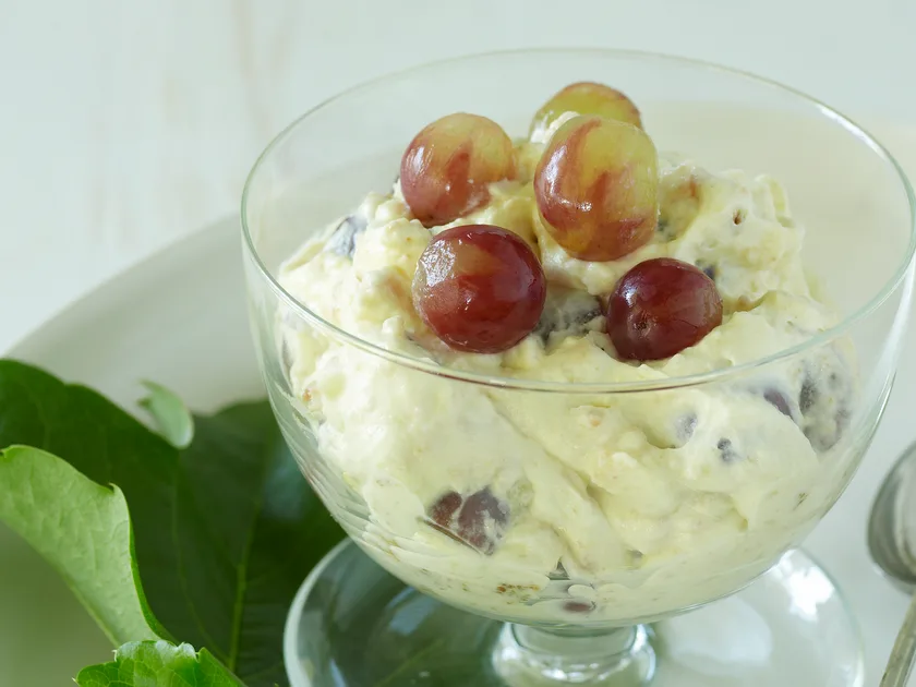 Grape and macaron fool