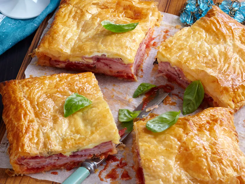 Salami and ham pizza pie