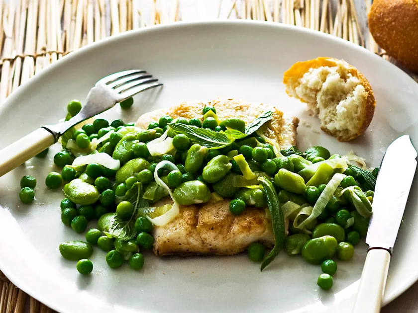 Crispy fish with peas and broad beans