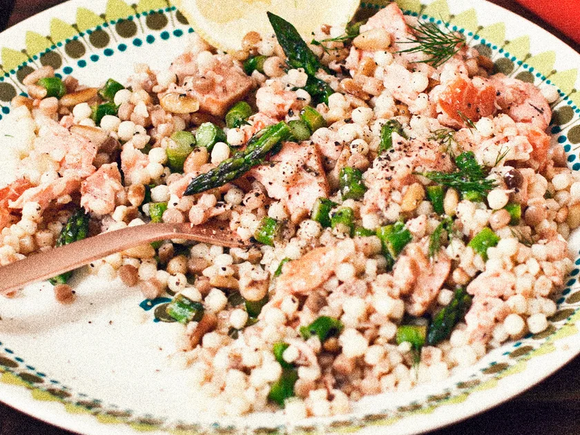 Toasted fregola salad with salmon, asparagus and pine nuts