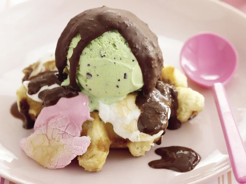 Minty mallow waffle sundaes