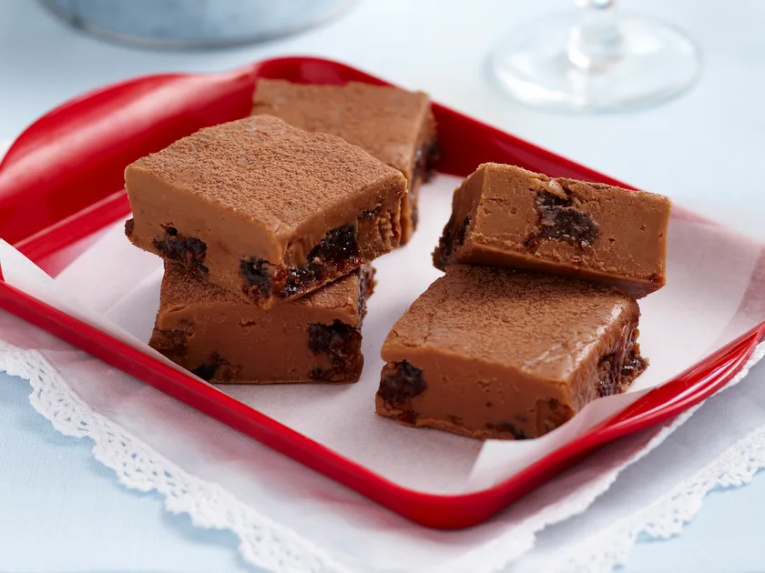 Rum and raisin fudge