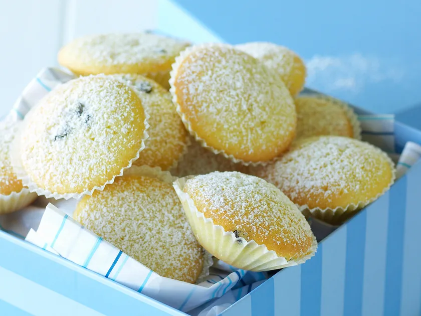 Soft and buttery currant patty cakes recipe