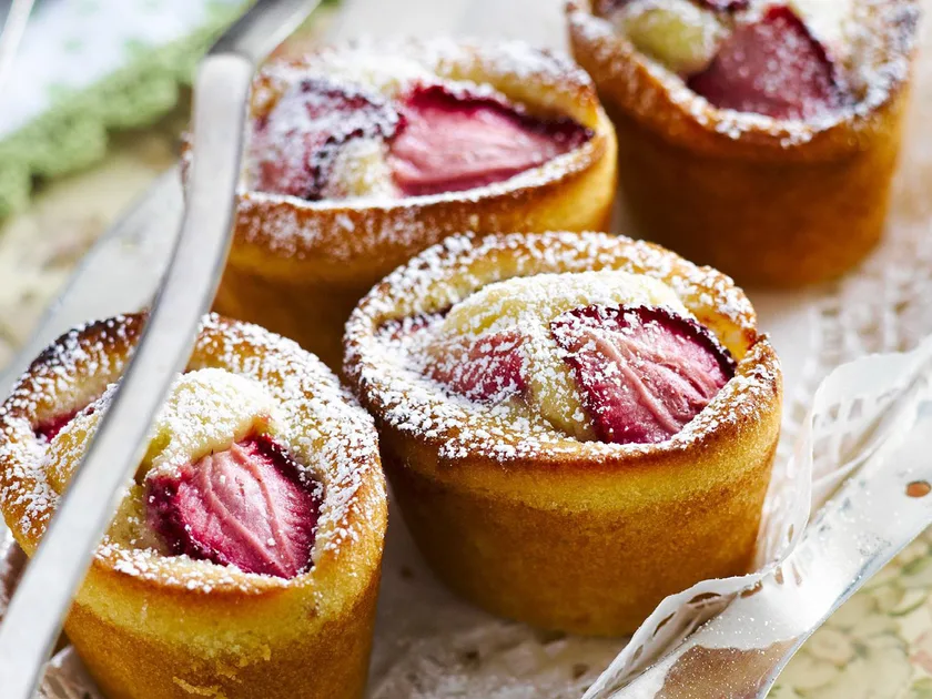 Almond and strawberry friands