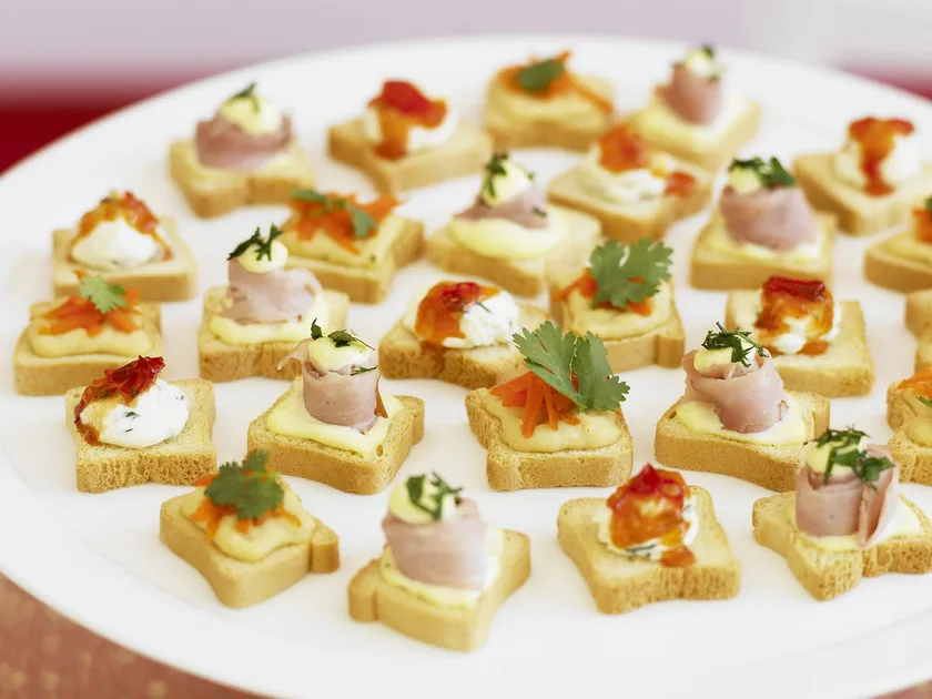 Canapés with three toppings