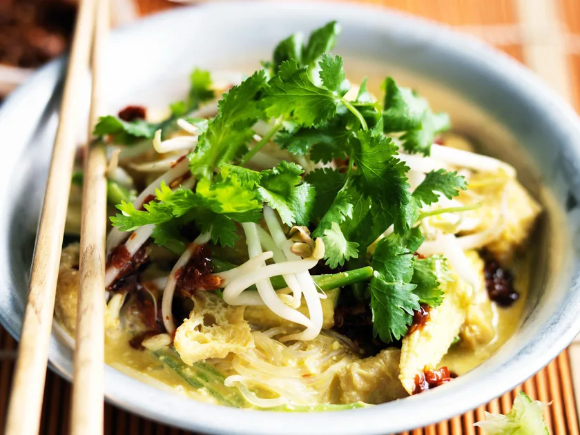 Vegetable laksa with fried tofu
