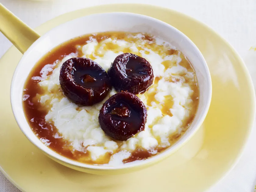 Creamed rice with poached prunes