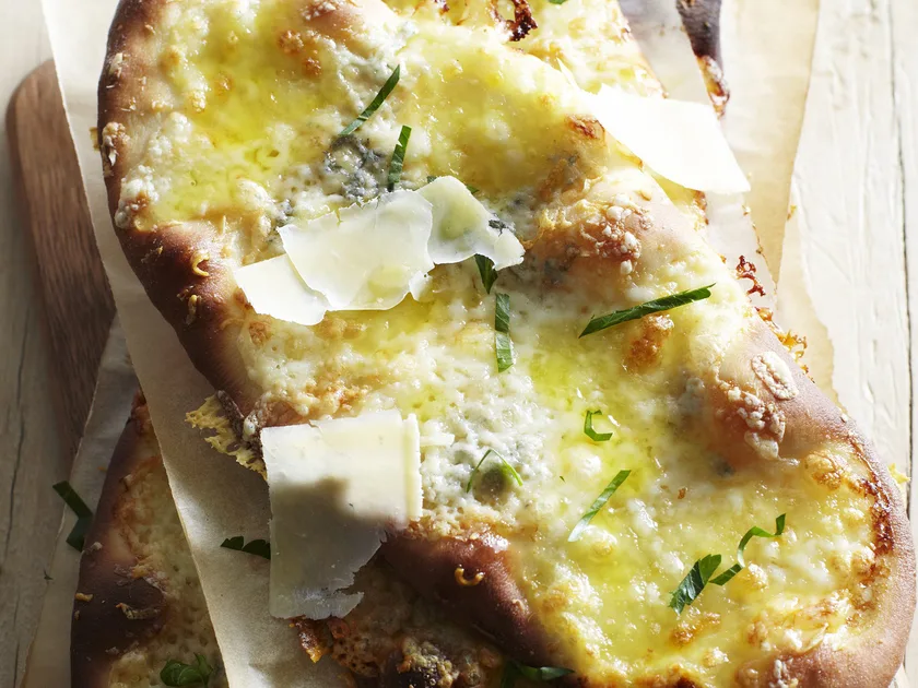 Quattro formaggio pizza