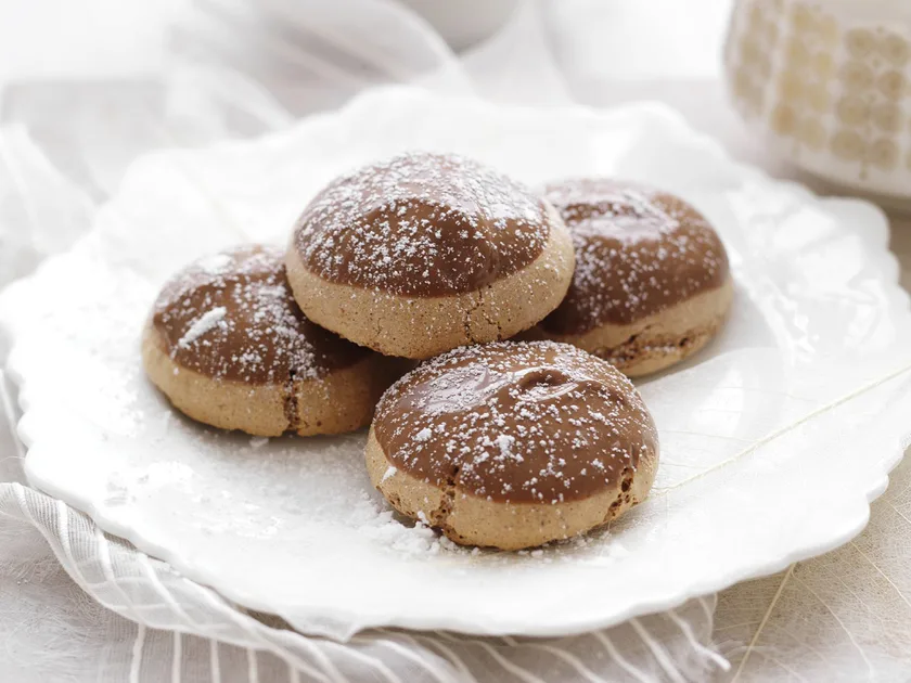 Choc malt meringues