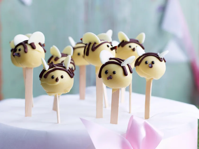 Buzzing bee cake-pops