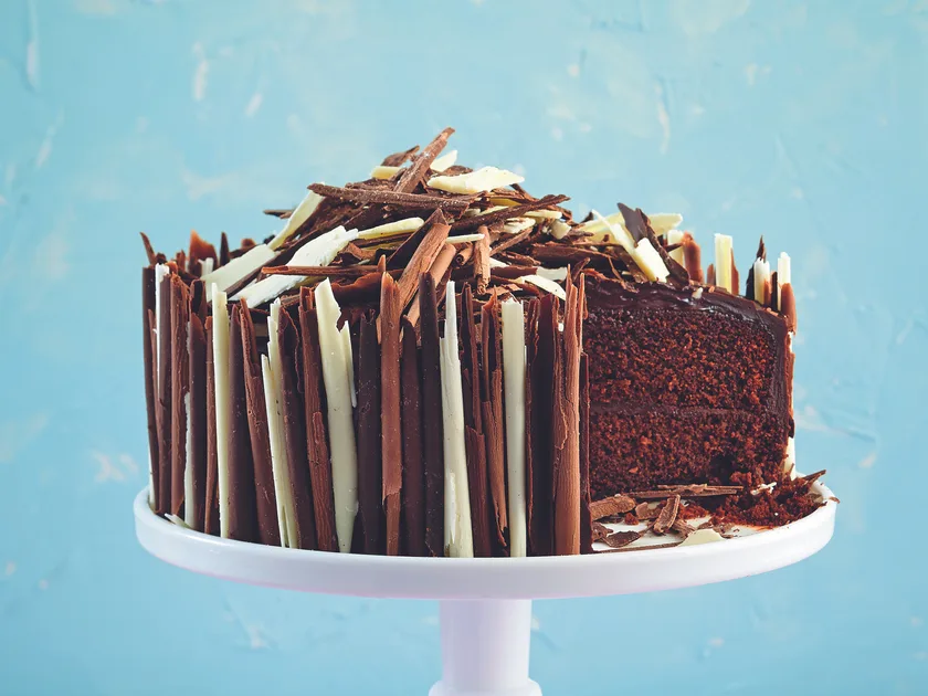 Chocolate curl cake
