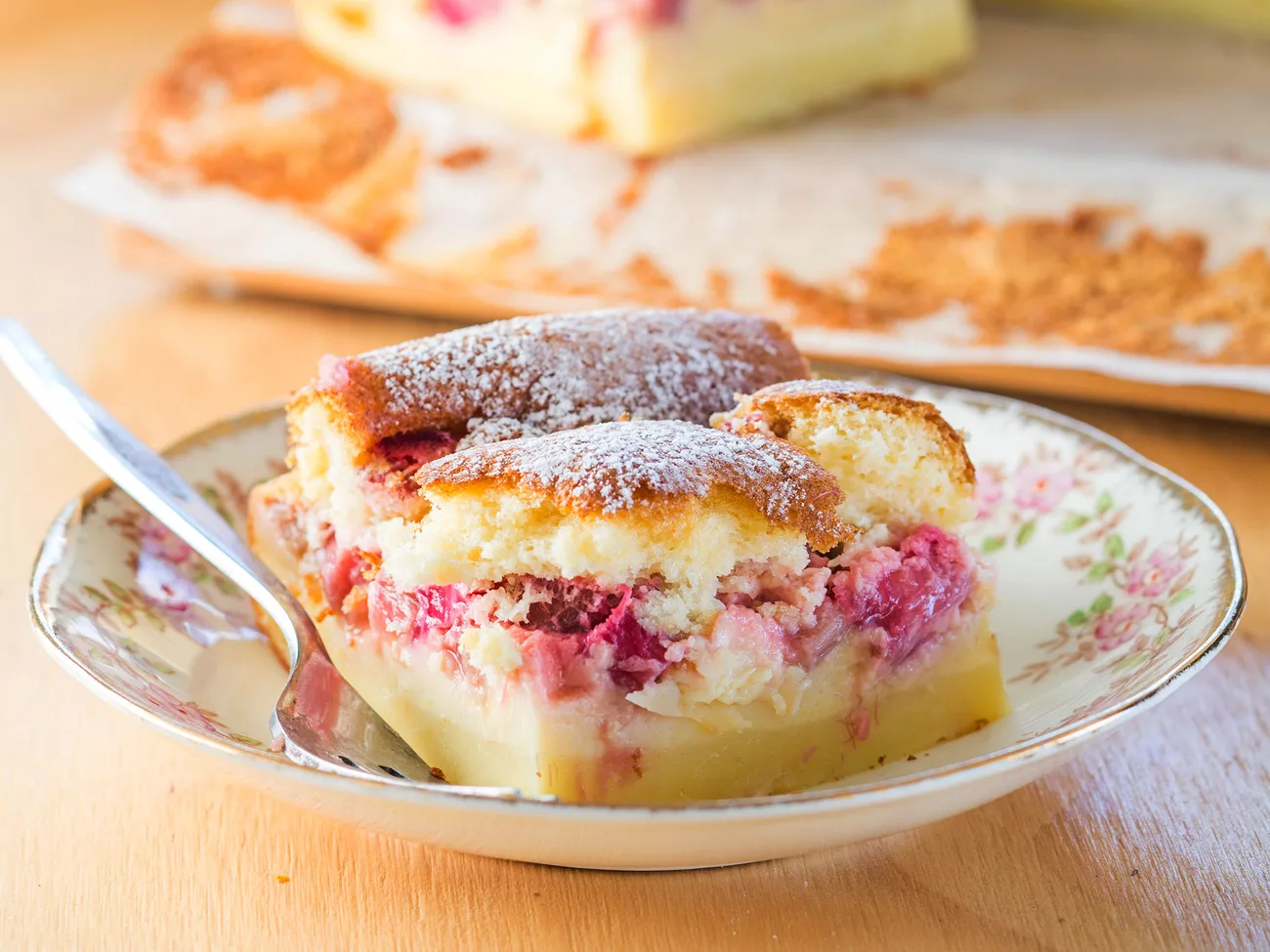 Rhubarb custard cake