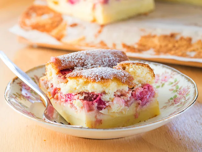 Rhubarb custard cake