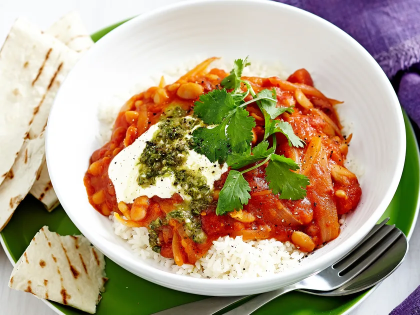 Vegetarian bean chilli with rice and sour cream