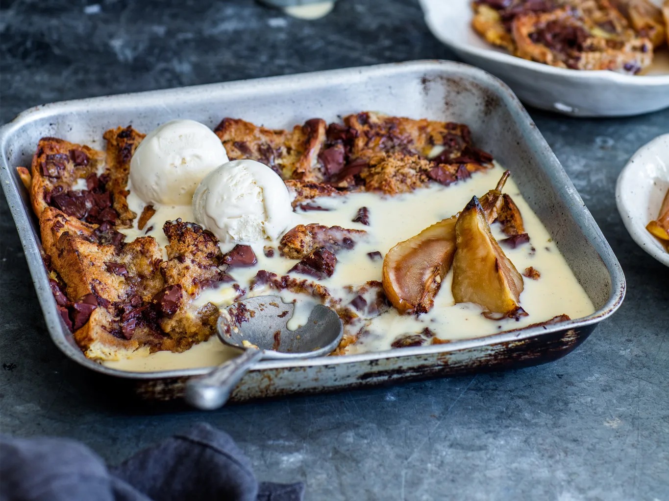 Apple and rhubarb crumble