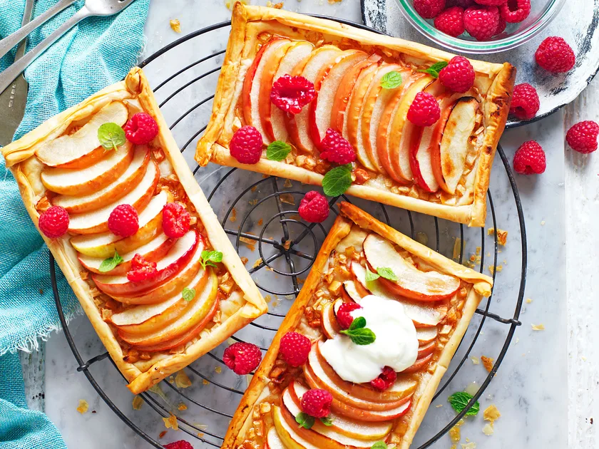 Easy apple filo tarts with yoghurt and honey