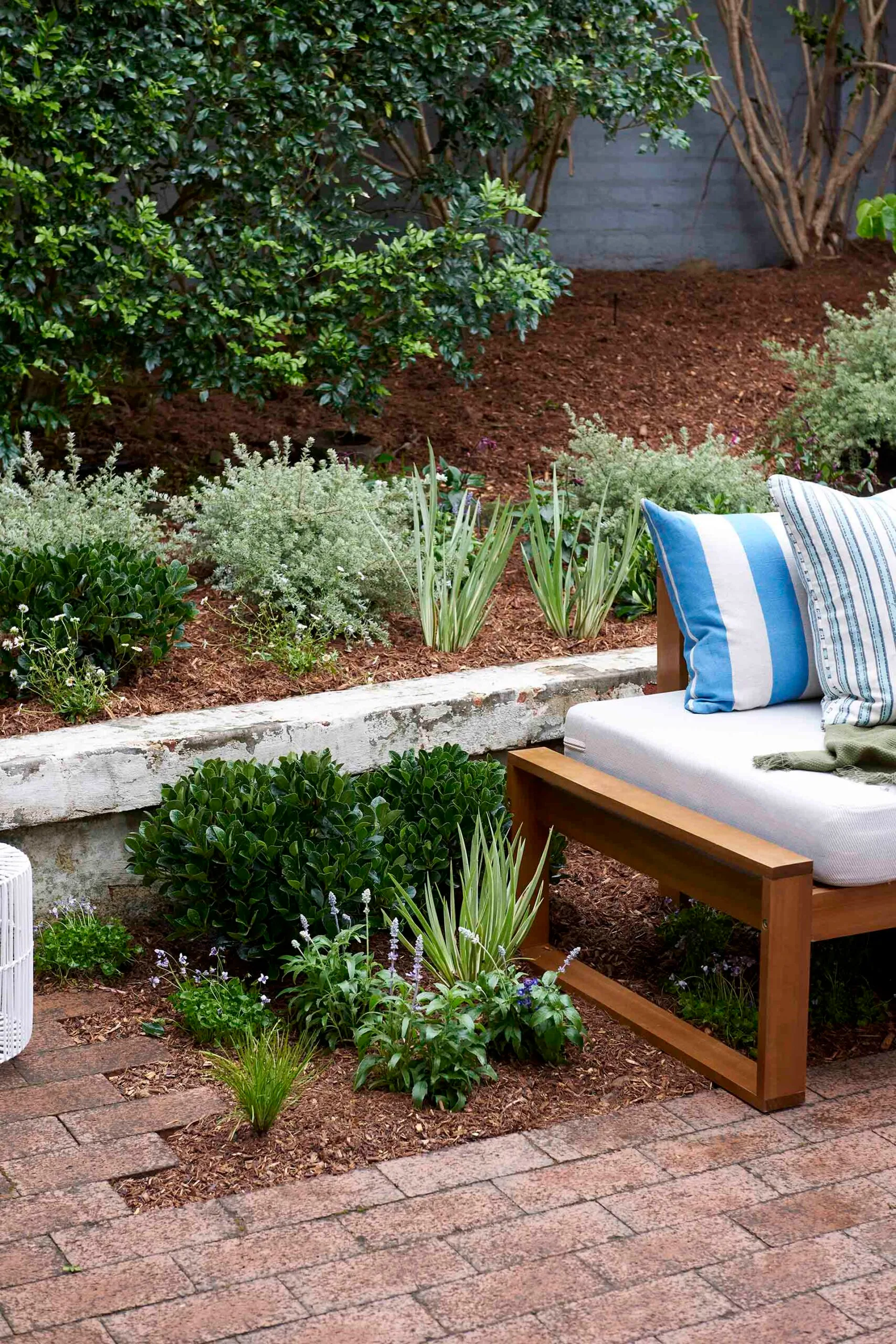 How to create a garden bed between pavers