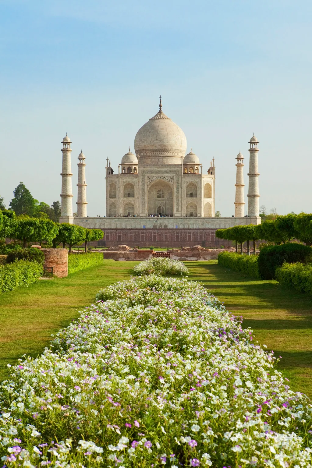 5 Taj Mahal-inspired landscaping ideas to elevate your garden | Better ...