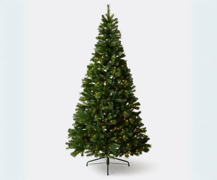 Best Artificial Christmas Trees For Black Friday | Better Homes ...