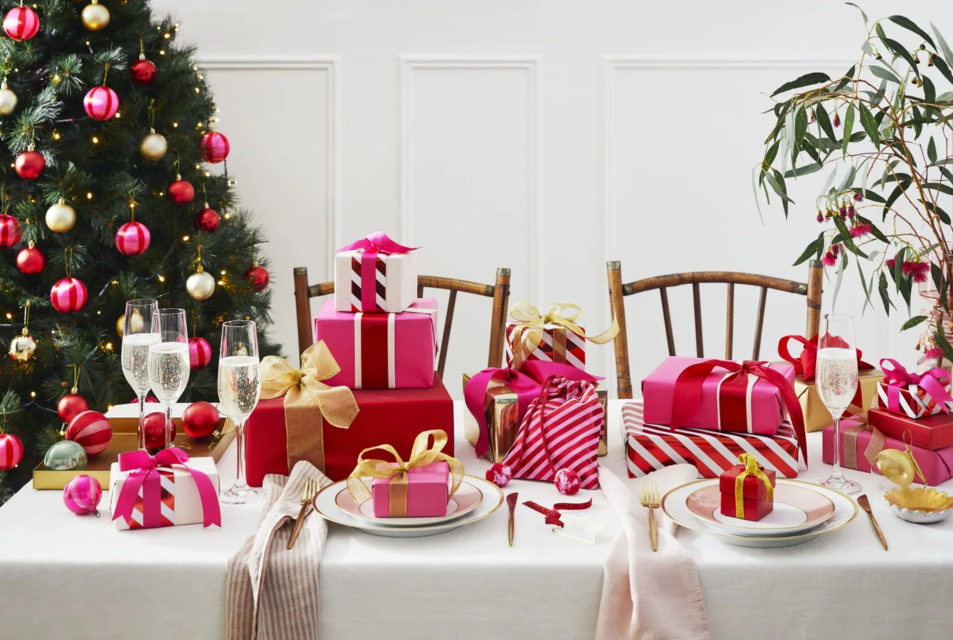 4 Christmas table themes to make Christmas dinner feel festive - Better ...