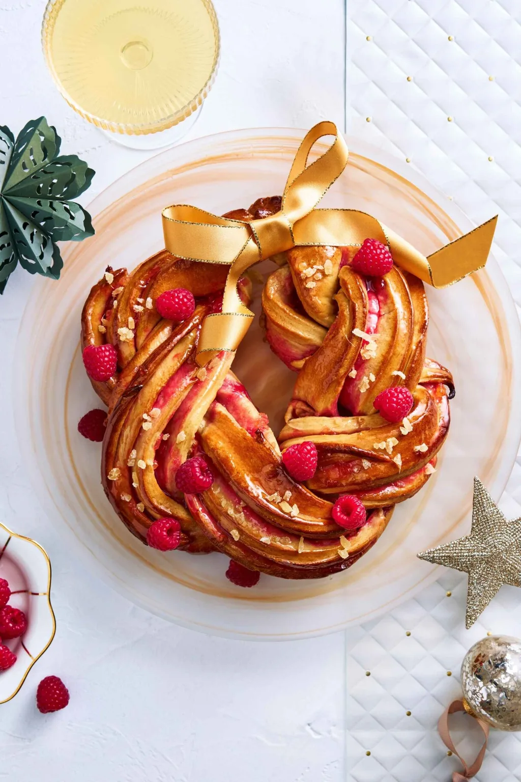 Christmas wreath dessert: raspberry and ginger bread filling - Better ...