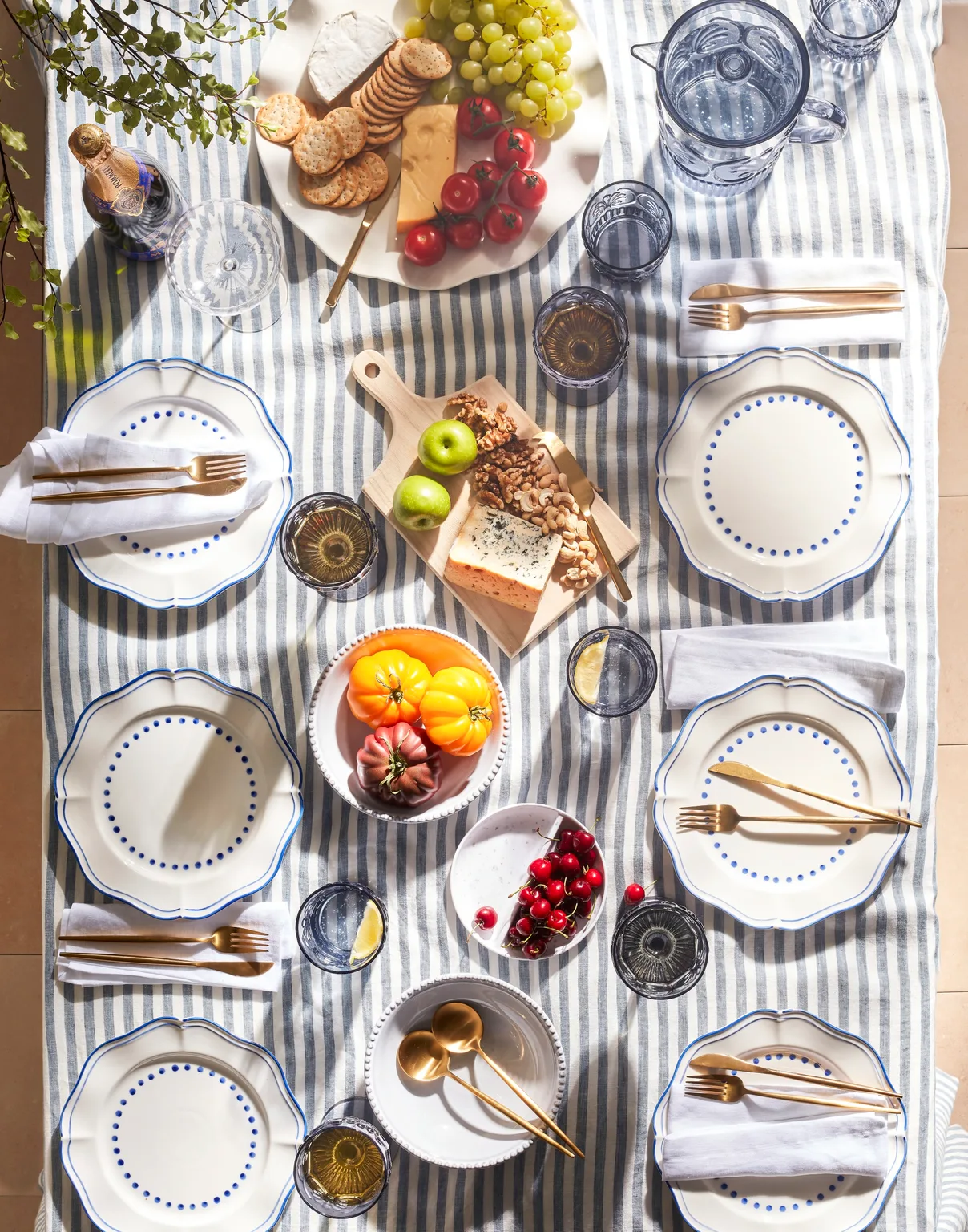 4 dinner party table set ups to ace your summer hosting - Better Homes ...