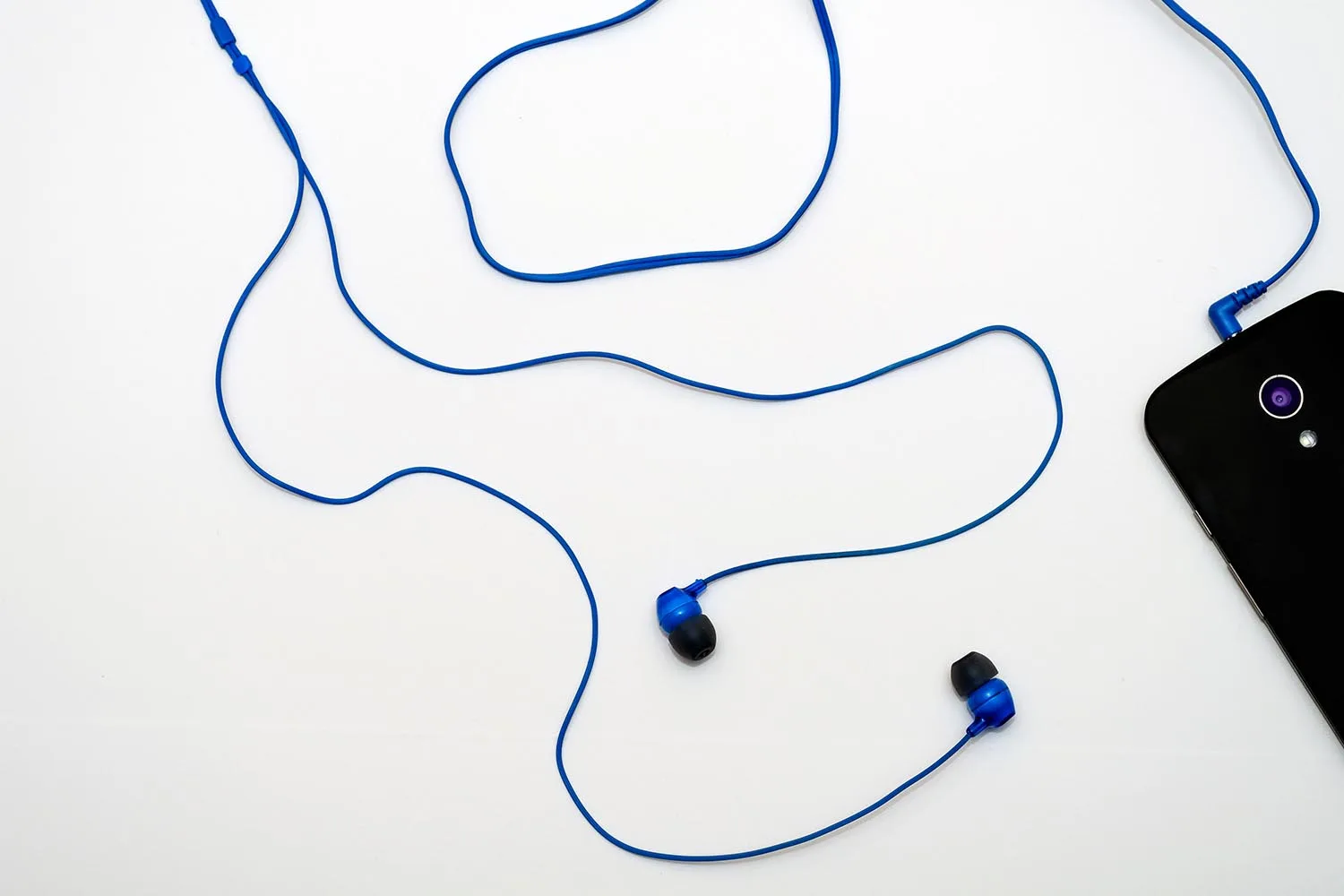 The gross reason you should never share earphones