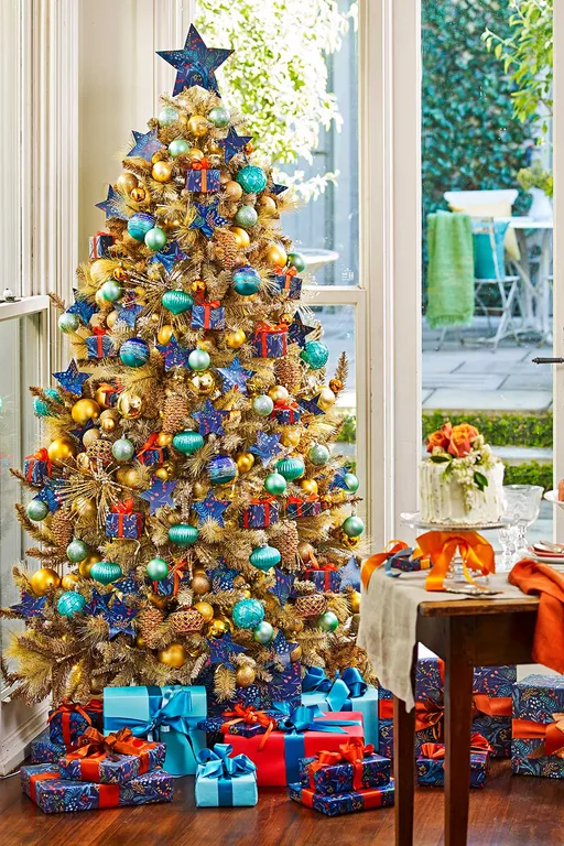 9 gorgeous colour palettes for your Christmas tree