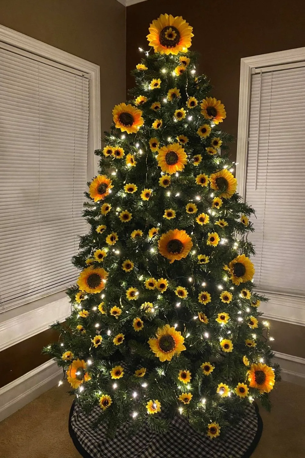 The sunflower Christmas tree trend of 2019 you have to see | Better ...