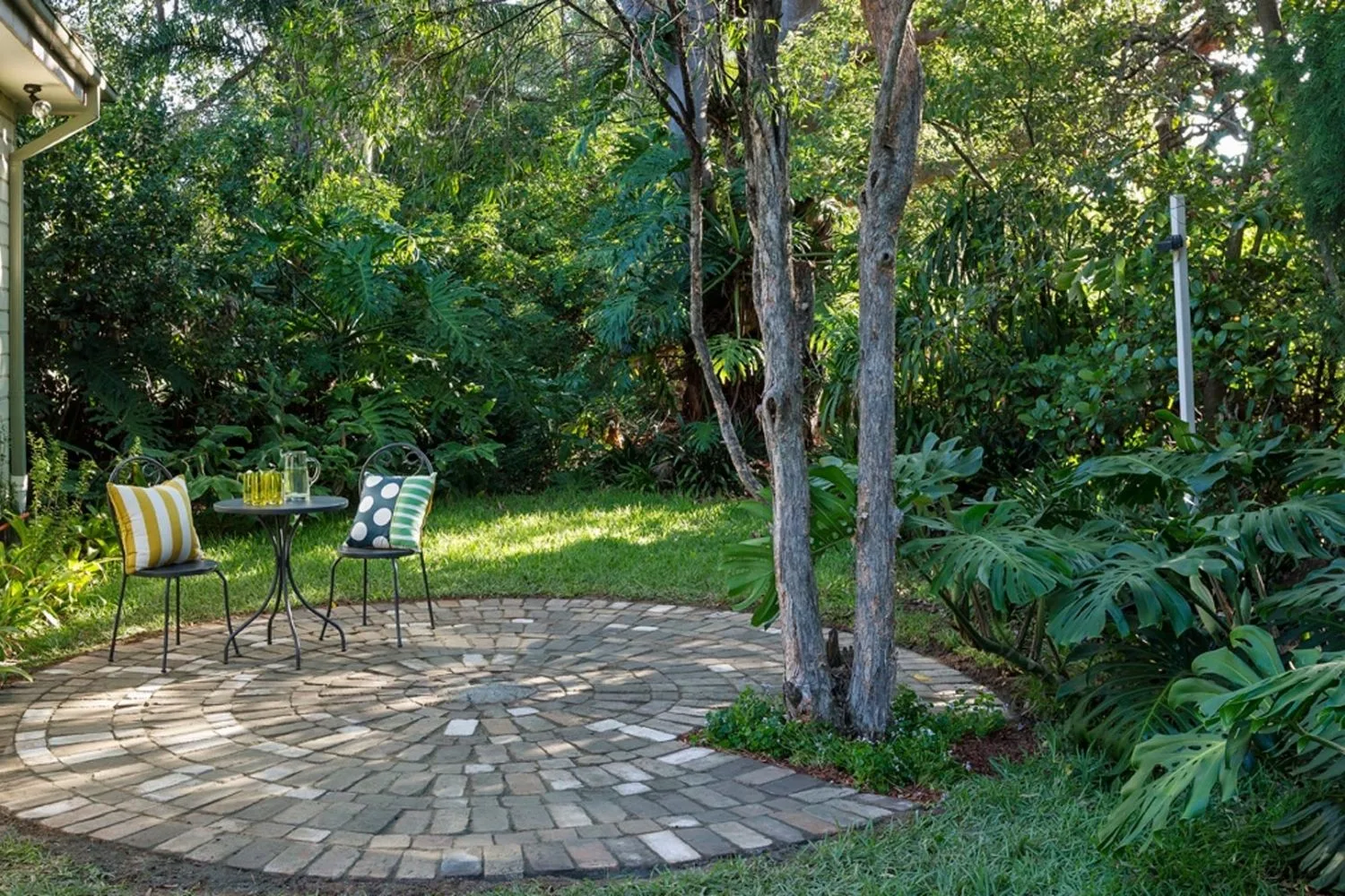 How to get rid of weeds between pavers permanently | Better Homes ...