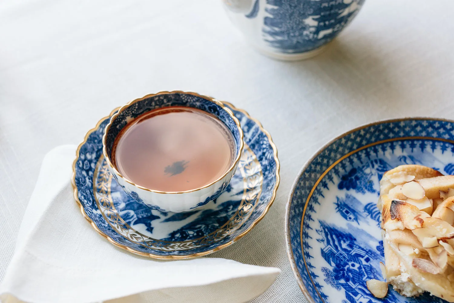 How to Make Tea with a Teapot and Loose Leaves