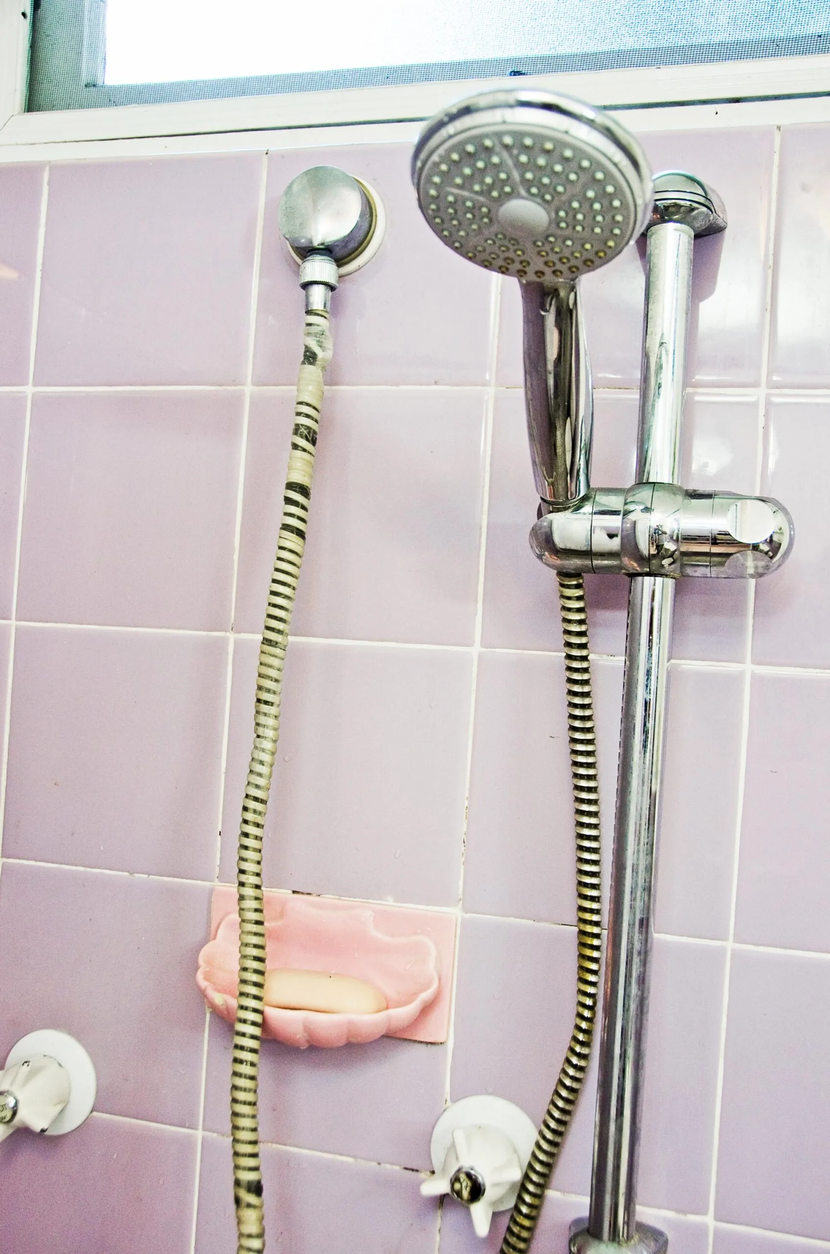 A guide to swapping your showerhead with pictures