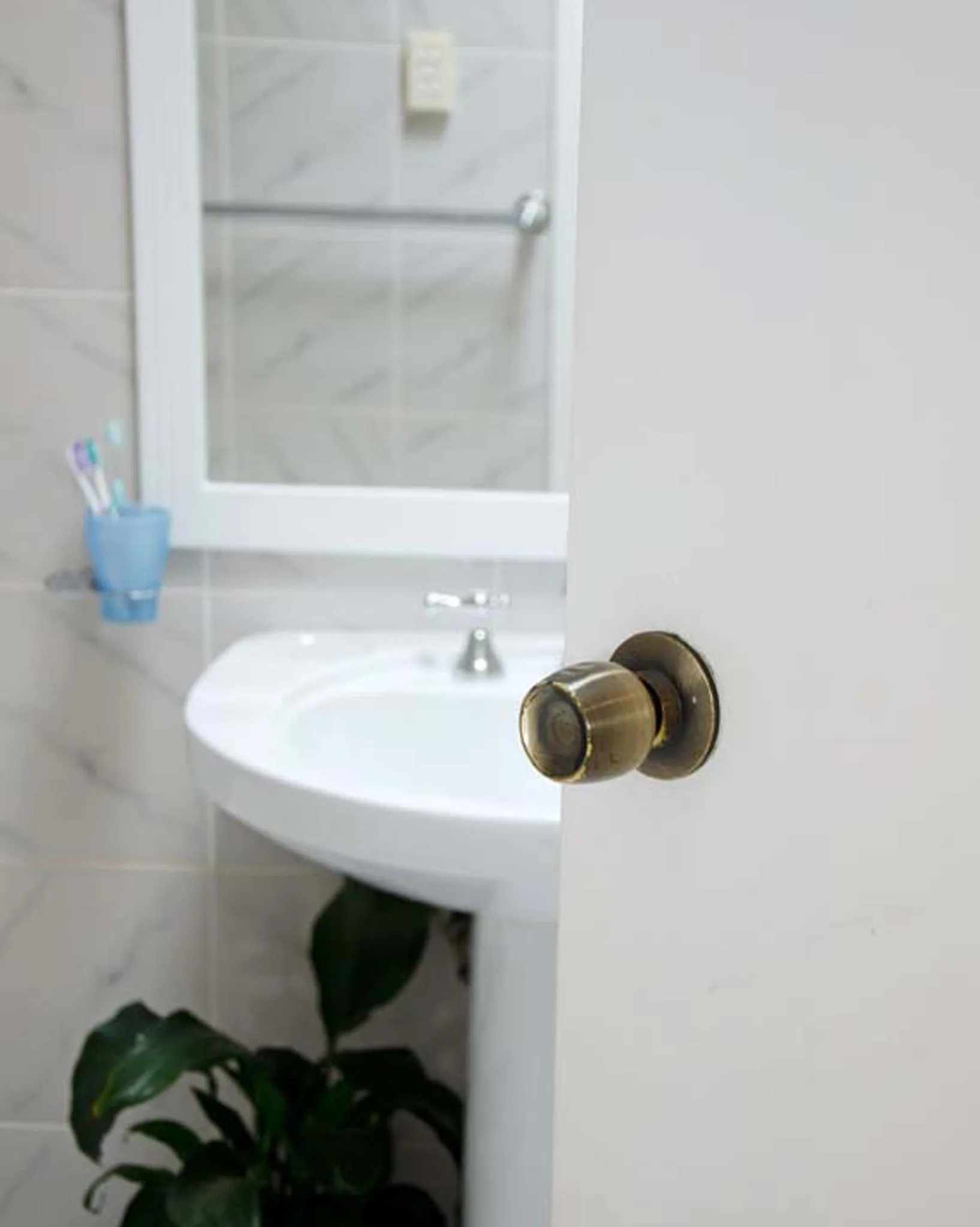 How to replace your door handle - Better Homes & Gardens Australia