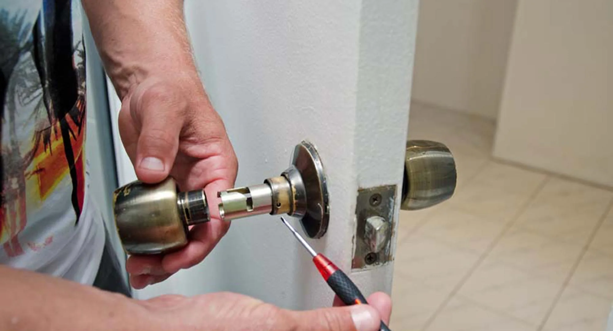 How to replace your door handle - Better Homes & Gardens Australia