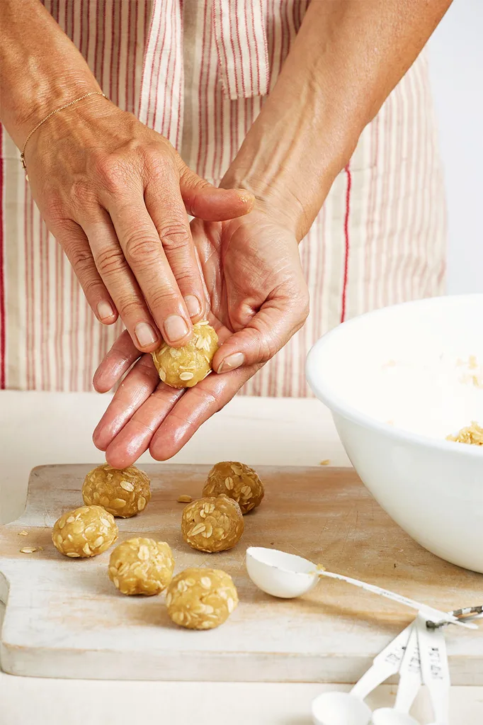 Traditional ANZAC Biscuits: Bake a Piece of Aussie History - Better ...