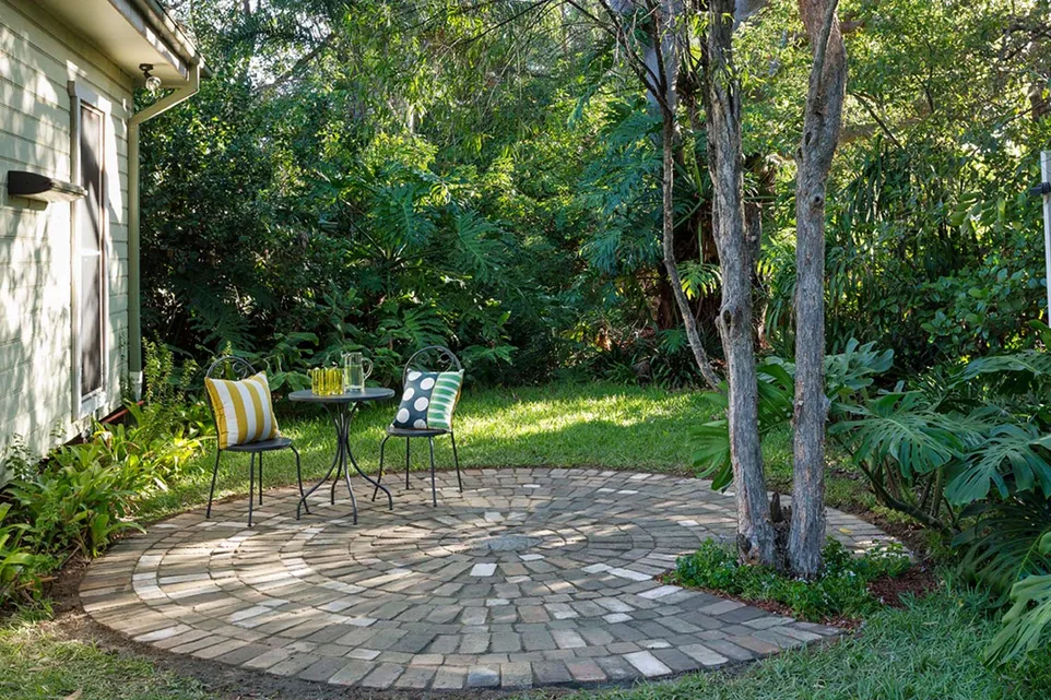 How to pave in a circle and transform your lawn