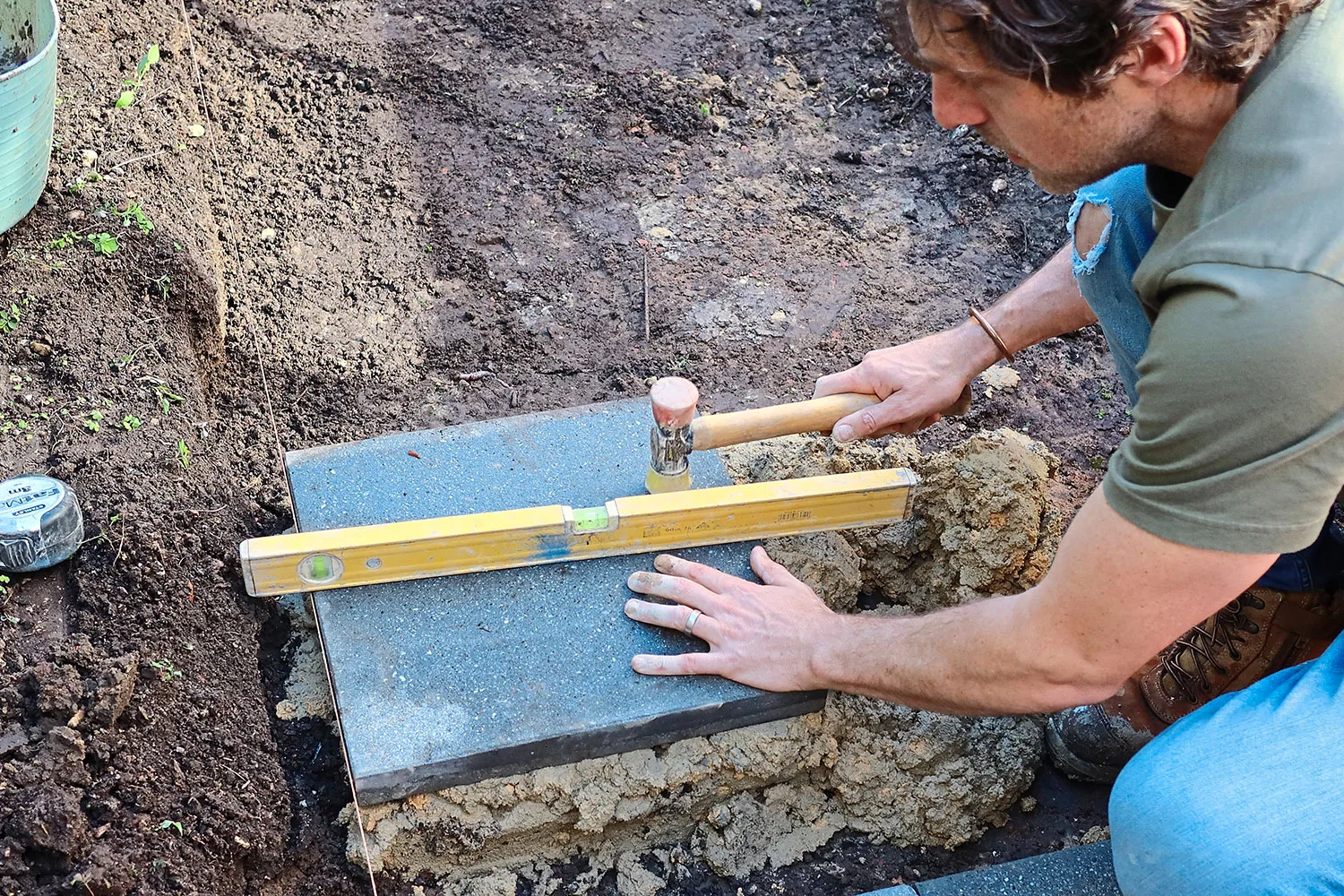 Side of House Garden Ideas for Narrow Spaces