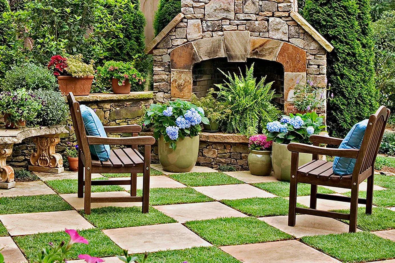 Patchwork paving: Checkerboard your backyard with style