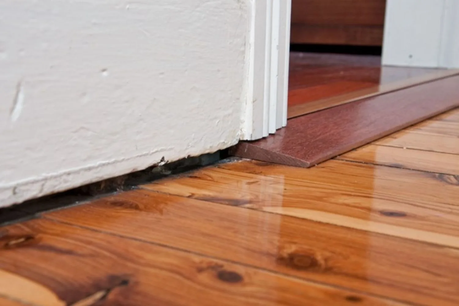 How to fix the gaps in skirting boards and floors