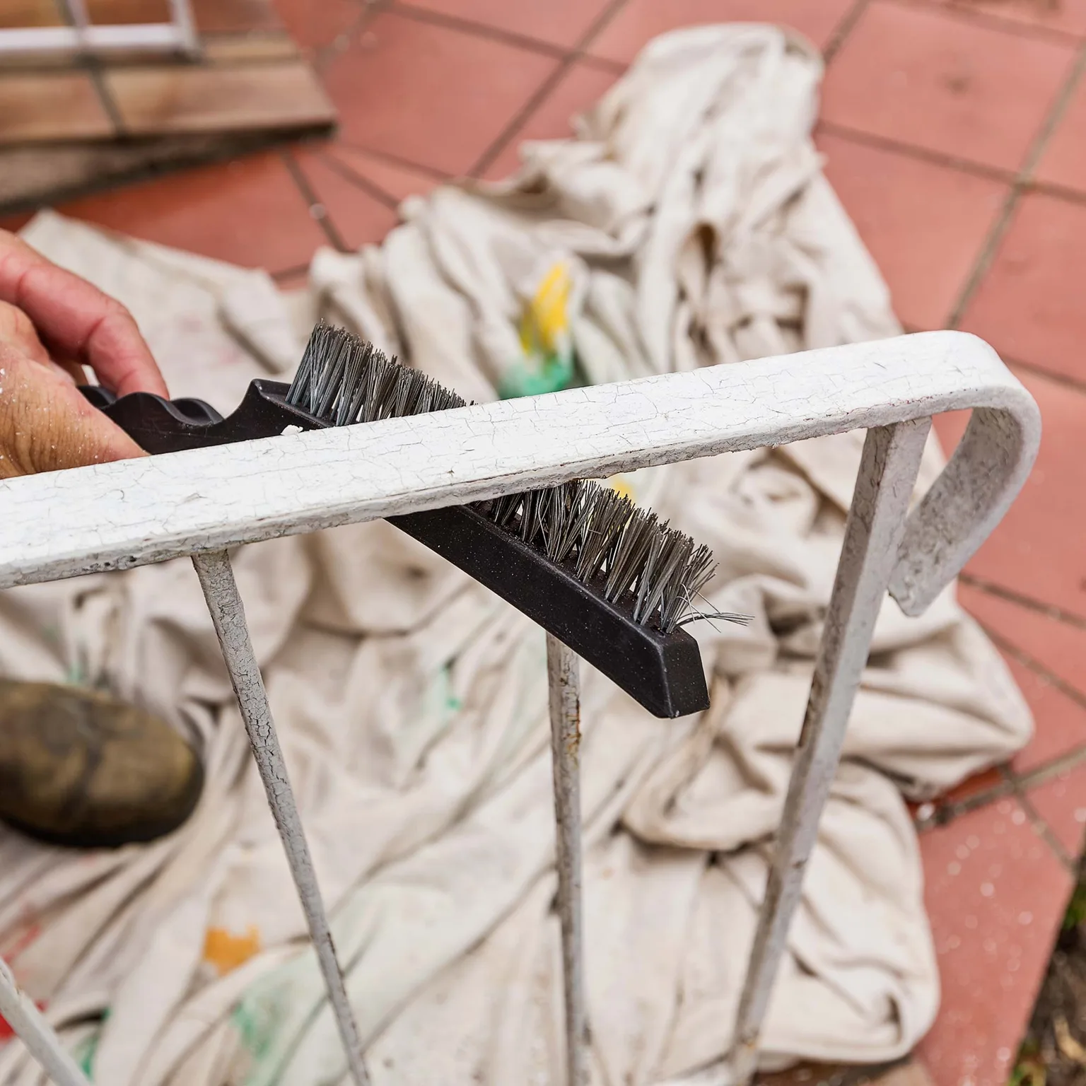 How to paint iron and steel | Better Homes & Gardens Australia