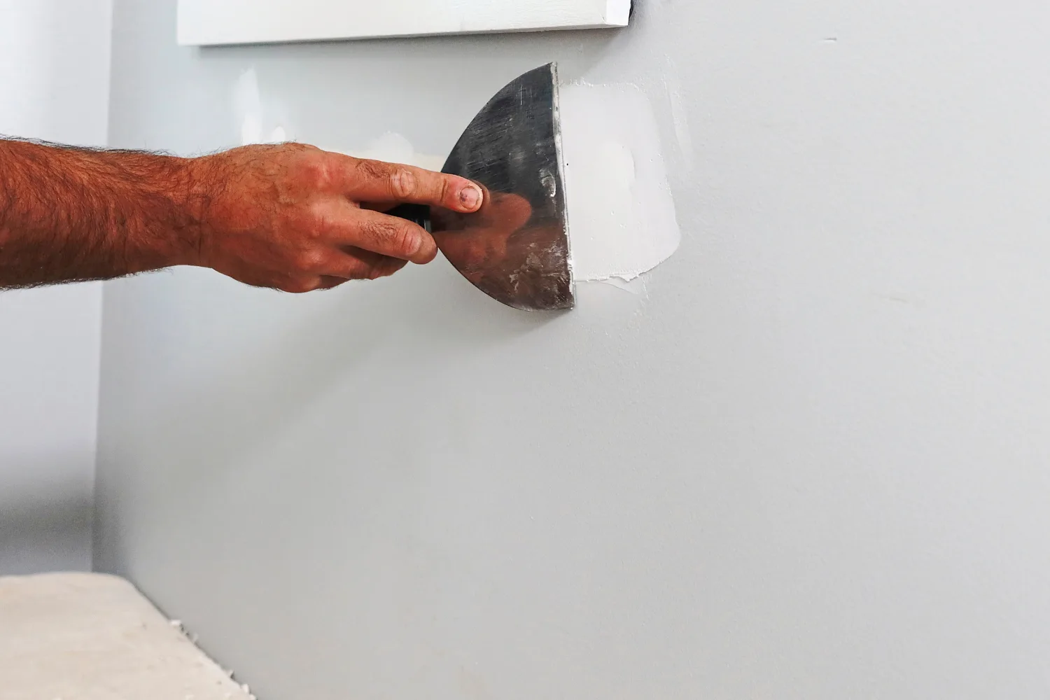 How to Fill Large Holes in Plasterboard Walls